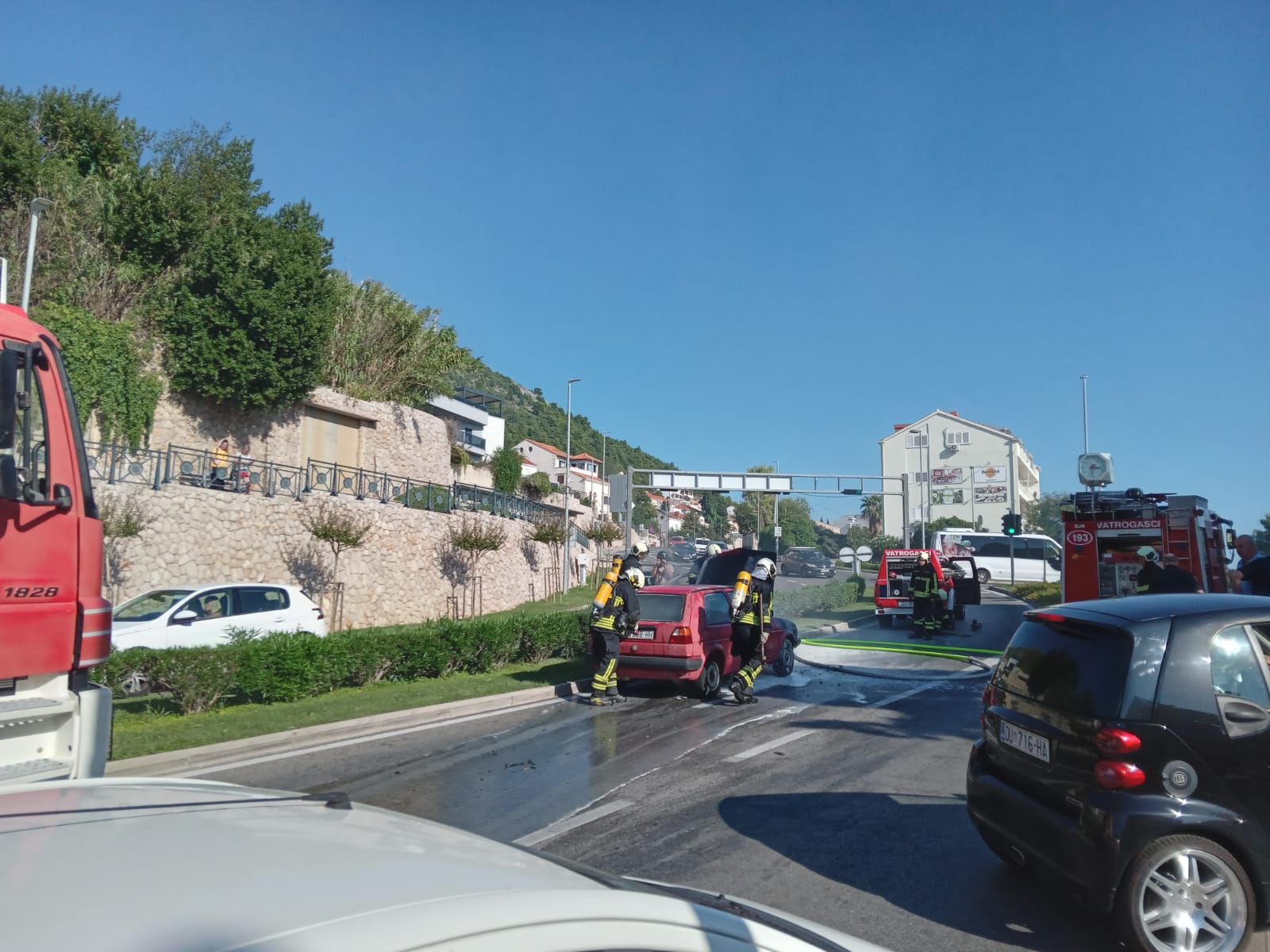 [FOTO] Na Ilijinoj Glavici zapalio se golf! - JUGinfo.hr